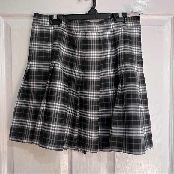 Love Tree | Skirts | Nwt Love Tree Black Plaid Pleated Skirt | Poshmark